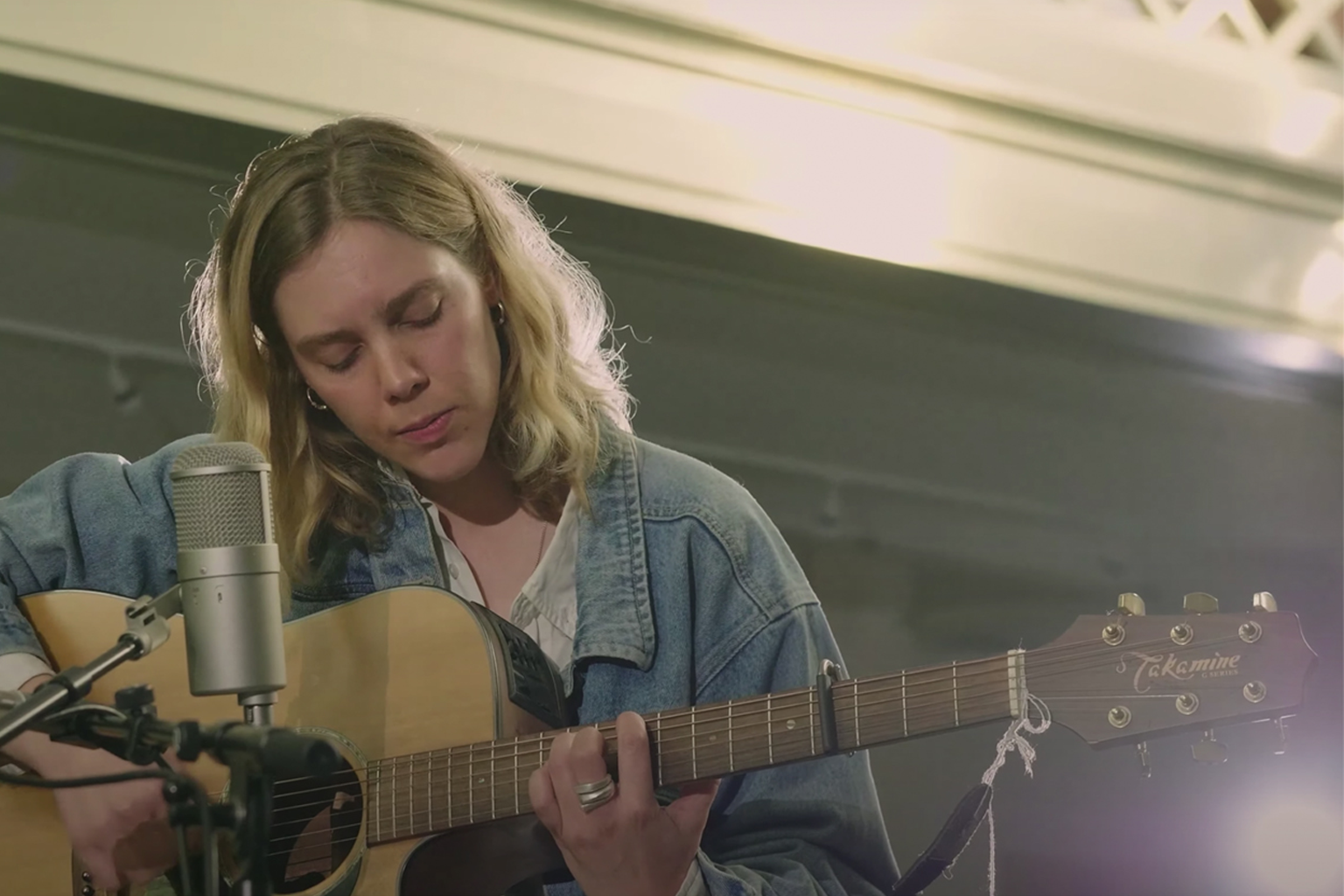 A Front & Le Guess Who? live session: Anna van Rij - Front